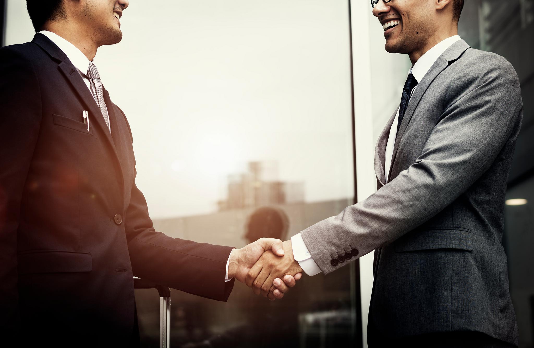Business people shaking hands together | Free public domain photo - 380196 Business people shaking hands together | Free public domain photo - 380196